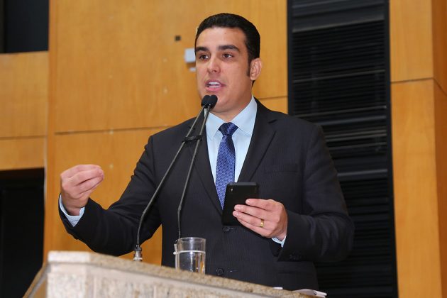 Aos 32 anos, Erick Musso é novamente eleito o presidente da Assembleia