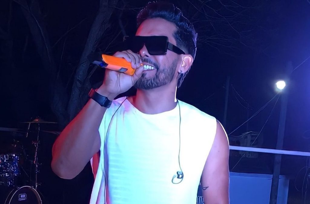 'Sextou na Serra bebê'.... com o sertanejo de Ton Oliver no Escritório ...