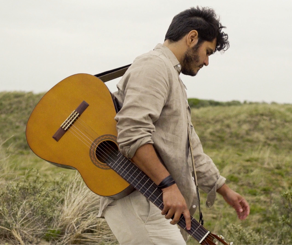 Cantor capixaba lança álbum com superprodução de videoclipe